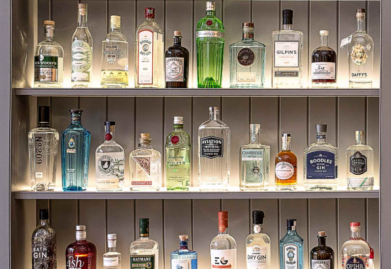 La ginebra: Historia, marcas y cócteles más populares